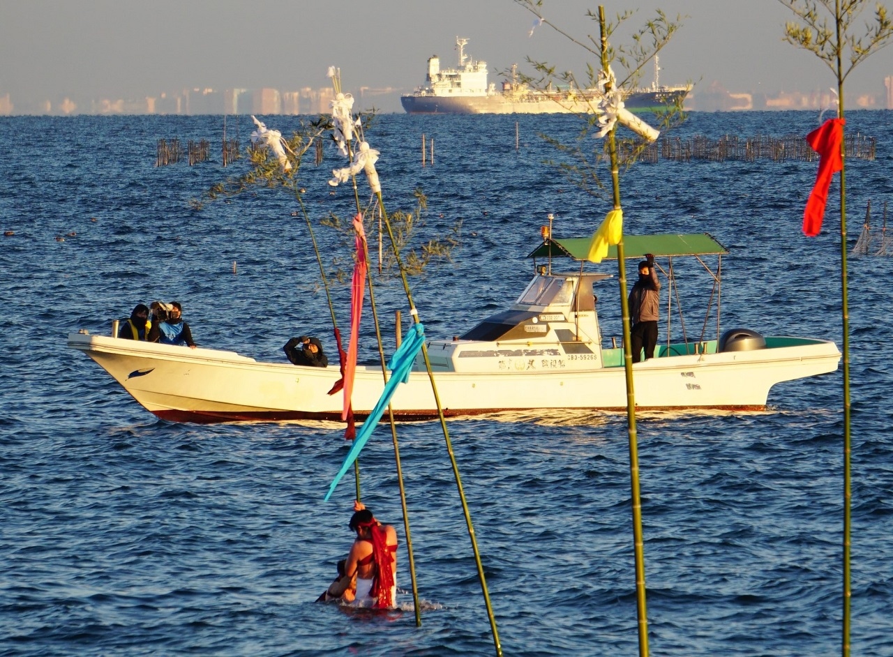 『中島の梵天立てー若人が厳寒の海に繰り出す！』木更津(千葉県)の旅行記・ブログ by メイリンさん【フォートラベル】