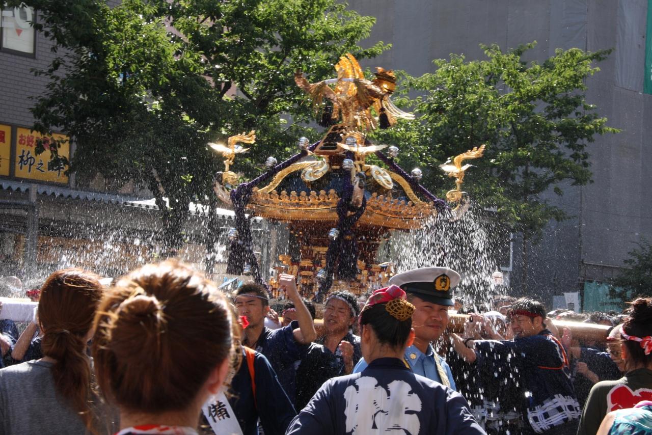 『深川・富岡八幡宮の水掛け祭り』門前仲町(東京)の旅行記・ブログ by morino296さん【フォートラベル】