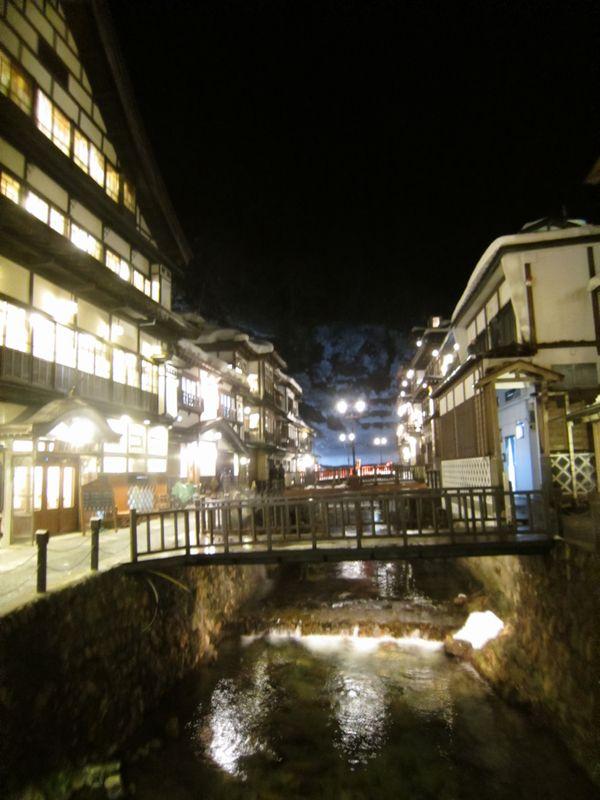 『光満ちあふれる夜の銀山温泉』銀山温泉(山形県)の旅行記・ブログ by むんさん【フォートラベル】