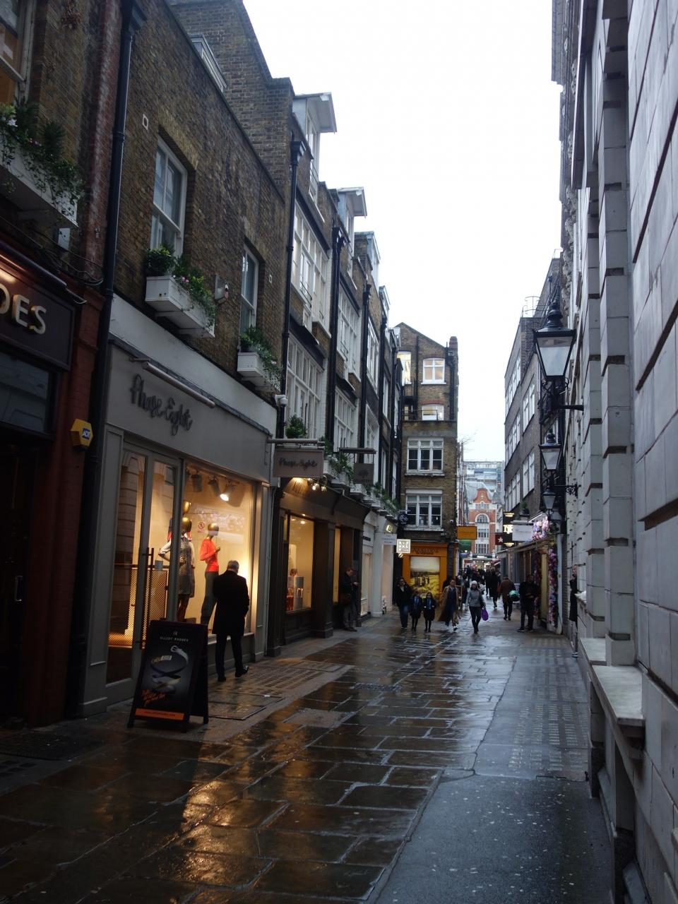『London(2.8) St. Christopher's Place はステキな小路。考えた街づくりをする人がいるのです。』ロンドン ...