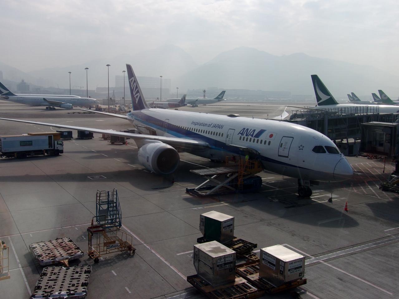 『ANAマイルお得発券で行く香港の旅 後編 奇華餅家でお土産購入してからシルバークリスラウンジ滞在とANAビジネスクラス搭乗で帰国の途へ』香港 ...