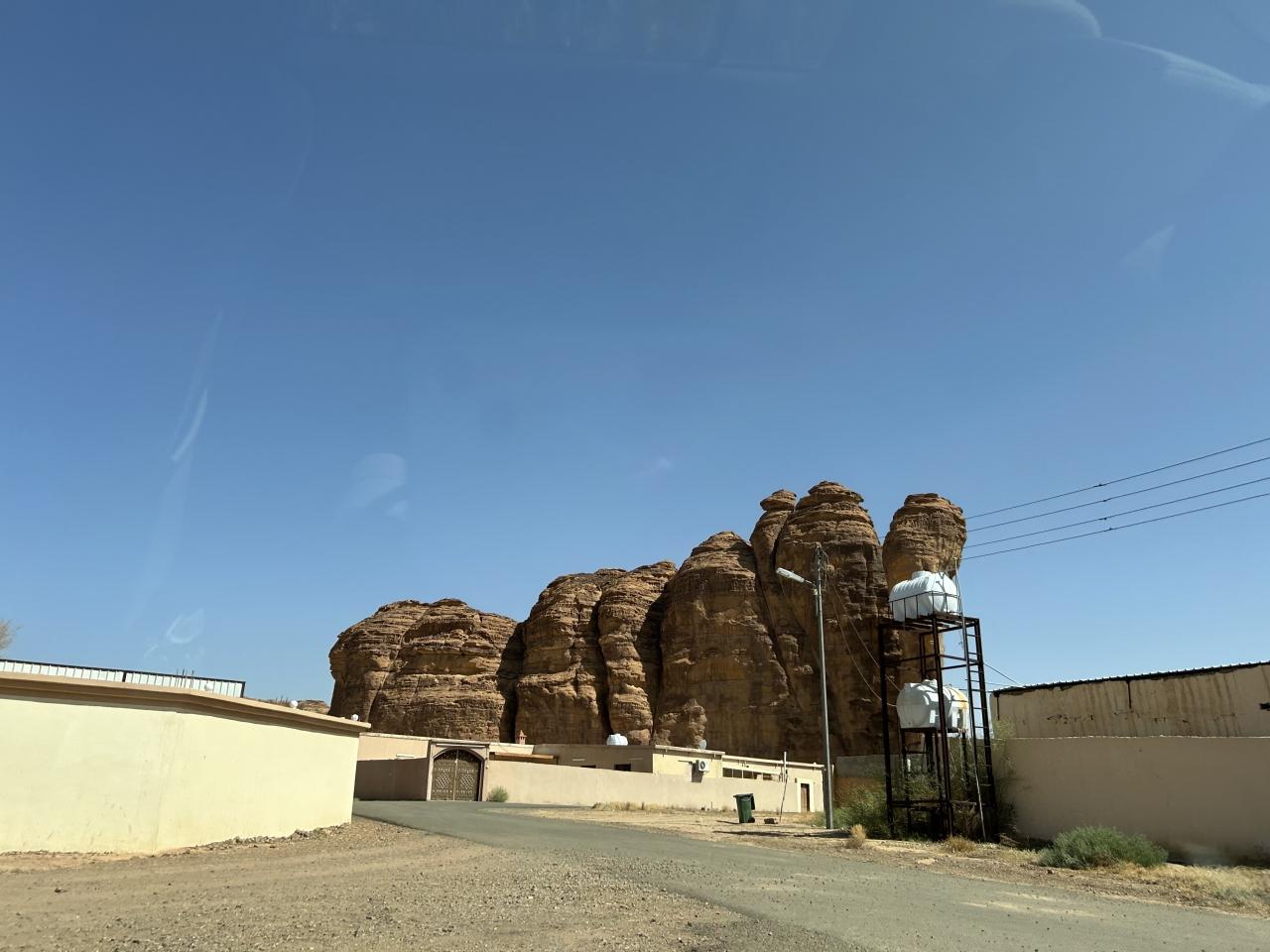 『サウジアラビア一人旅4 ギネス認定世界一大きなガラス張りの建築物 マラヤコンサートホール』その他の都市(サウジアラビア)の旅行記・ブログ ...