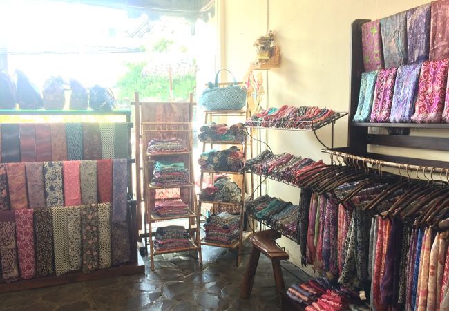 ルーシーズ バティック (スミニャック店) クチコミ・アクセス ルーシーズ バティック (スミニャック店) クチコミ・アクセス