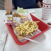 インアンドアウトバーガー (サウ セパルベーダ ブールバード店 インアンドアウトバーガー (サウ セパルベーダ ブールバード店