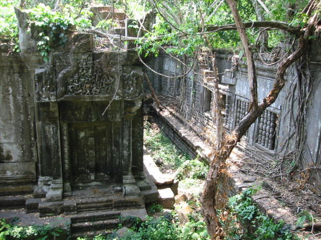 『幻のクメール遺跡を訪ねて~森に眠る巨大寺院、ベンメリア~』シェムリアップカンボジアの旅行記・ブログ By Redhouseさん