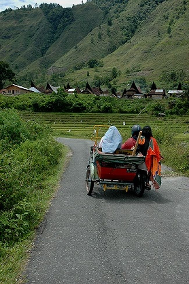 『★トバ湖周辺記(4) −バイクでサモシール島南回りの道へ』スマトラ島インドネシアの旅行記・ブログ By Sur Shanghaiさん