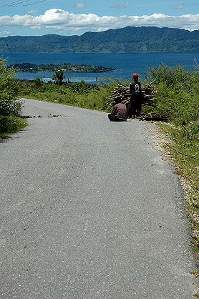 『★トバ湖周辺記(4) −バイクでサモシール島南回りの道へ』スマトラ島インドネシアの旅行記・ブログ By Sur Shanghaiさん