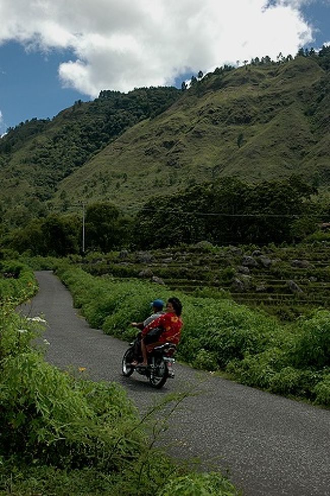 『★トバ湖周辺記(4) −バイクでサモシール島南回りの道へ』スマトラ島インドネシアの旅行記・ブログ By Sur Shanghaiさん
