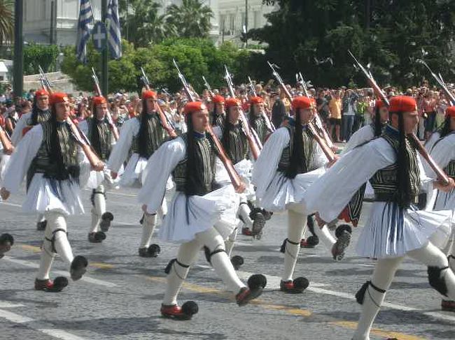 『無名戦士の墓を守る衛兵の交代式にギリシャ人の自尊心を感じる』アテネギリシャの旅行記・ブログ By Nomonomoさん【フォートラベル】