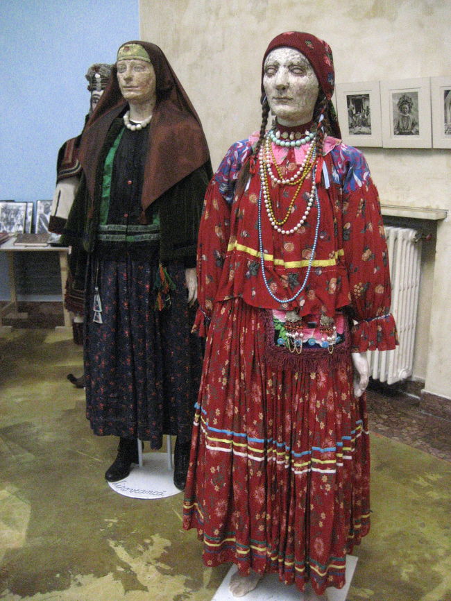 『2006年ハンガリーとルーマニア旅行第22日目ブカレスト3日目4:農民博物館3衣装・刺繍コレクション(完)』ブカレストルーマニア