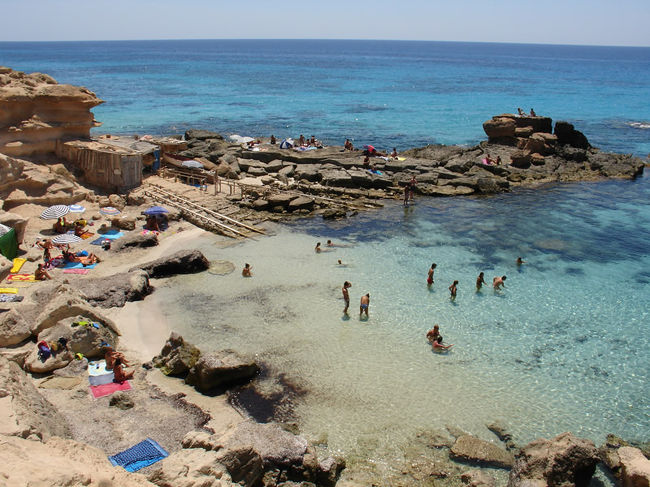 『イビザ島のすぐ南、フォルメンテーラ島』バルセロナスペインの旅行記・ブログ By 海に浮かぶ岩さん【フォートラベル】