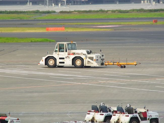 『飛行機の離陸前を見ていると、機長さんが機体の外部点検をしています。 』羽田東京の旅行記・ブログ By 仕事旅さん【フォートラベル】