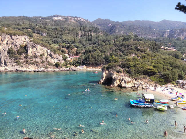 『金融破産の旅・ギリシャ縦断15日間：7日目～ケルキラ島no1ビーチ、パレオカストリッツァに行く～』ケルキラ島ギリシャの旅行記・ブログ