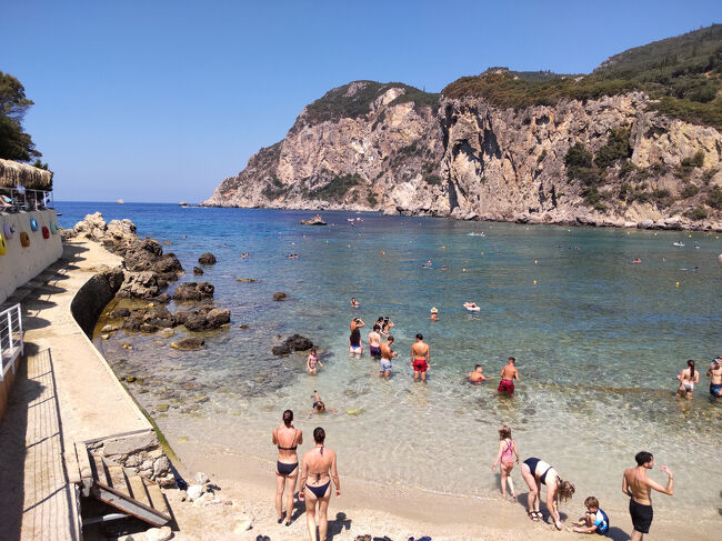 『金融破産の旅・ギリシャ縦断15日間:7日目~ケルキラ島no1ビーチ、パレオカストリッツァに行く~』ケルキラ島ギリシャの旅行記・ブログ