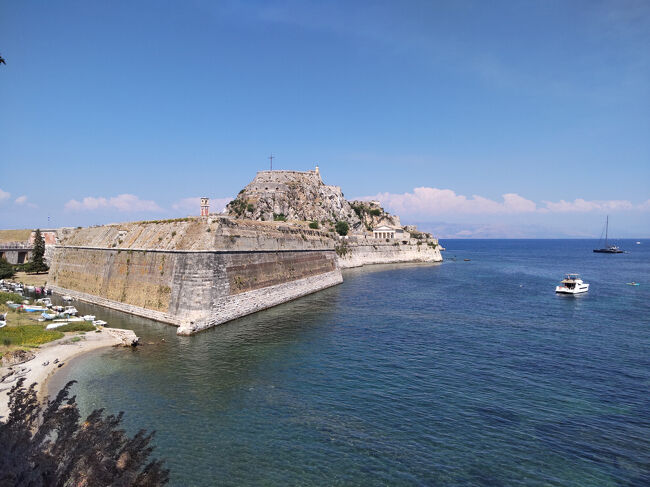 『金融破産の旅・ギリシャ縦断15日間:7日目~ケルキラ島no1ビーチ、パレオカストリッツァに行く~』ケルキラ島ギリシャの旅行記・ブログ